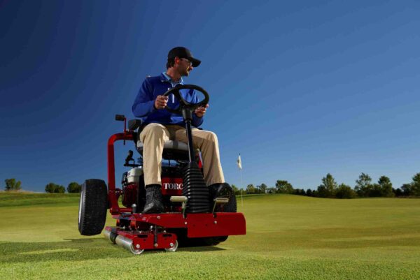 Toro GreensPro 1260 Ride On Greens Roller | Reesink Turfcare
